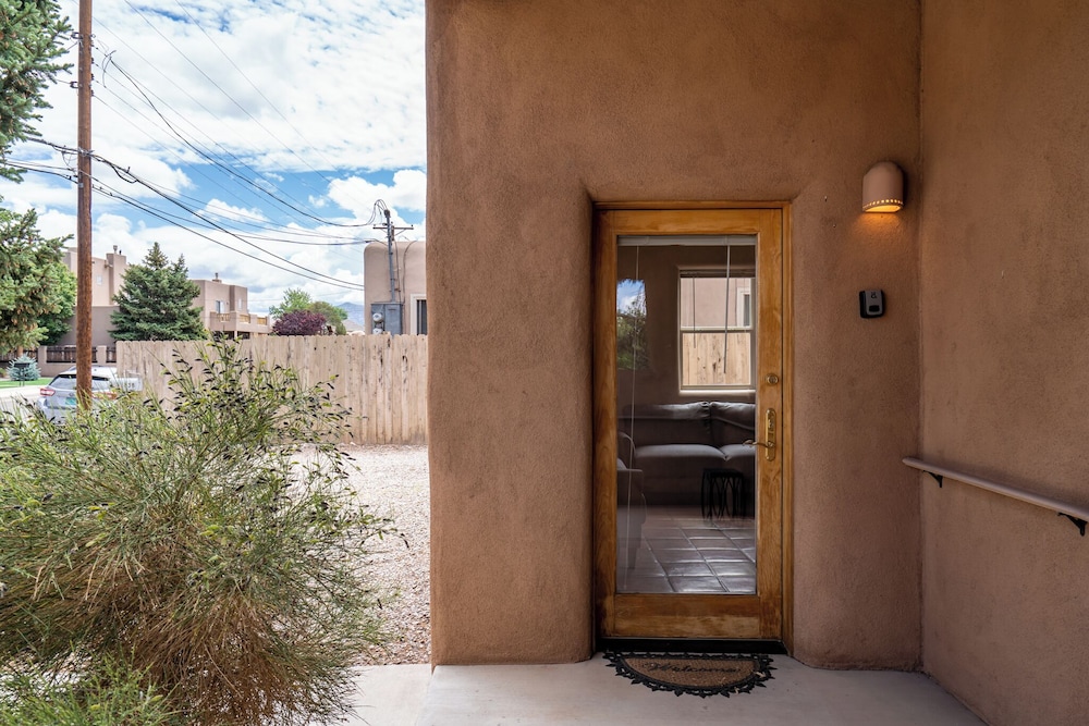 Casa Columbia - Santa Fe, NM