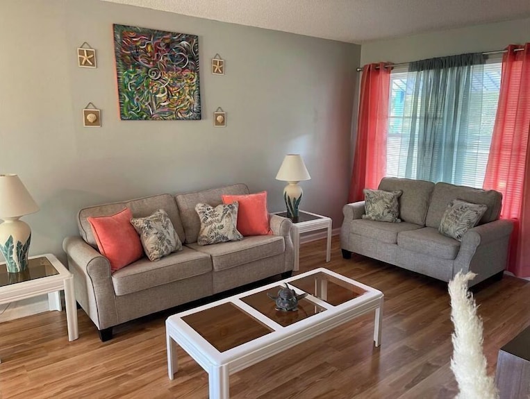 Carolyn's Beach House - Caswell Beach, NC