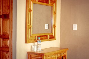 Quarto Standard | Cofre no quarto, roupa de cama fornecida 