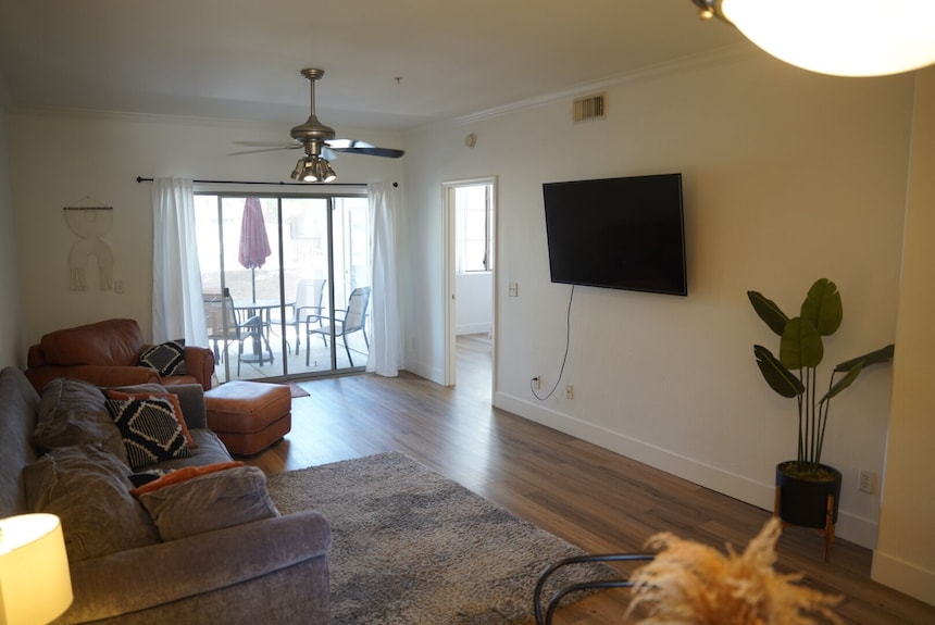 Relaxing 2 Bedroom Condo W/ Heated Pool, Spa & Gym - Arizona