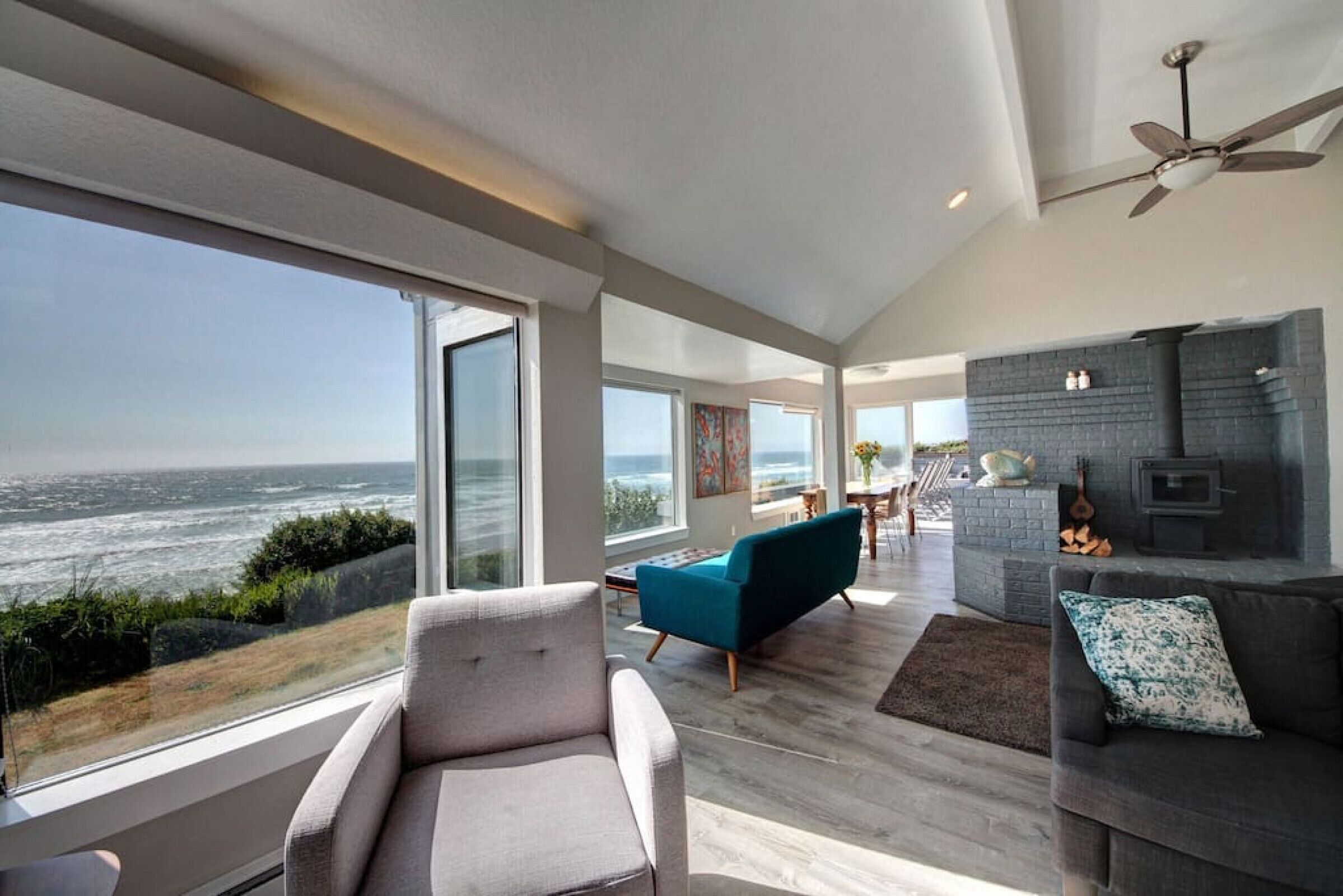 Magnificent Oceanfront Beach House & Oceanfront Hot Tub With Breathtaking Views & Private Beach Access - Cannon Beach