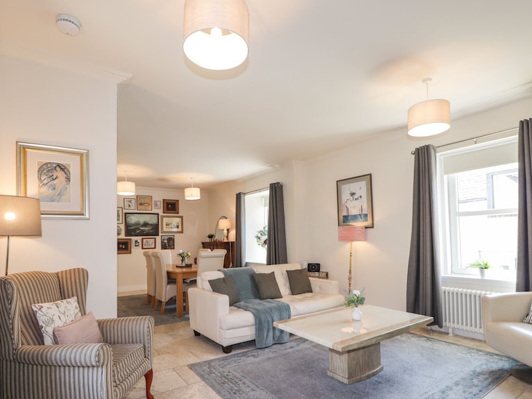 Mary Ann Villa, Family Friendly, With A Garden In Inverness - Loch Ness