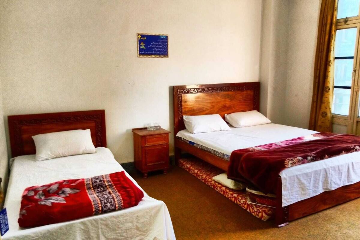 Quarto casal família | Wi-Fi de cortesia, roupa de cama
