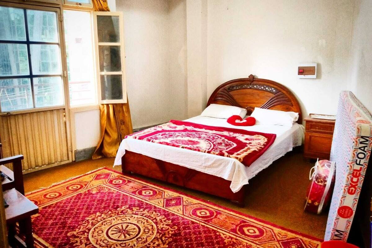 Quarto casal luxo | Wi-Fi de cortesia, roupa de cama