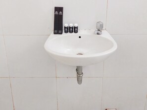 Quarto | Banheiro | Chuveiro, produtos de toalete grátis, toalhas de banho 