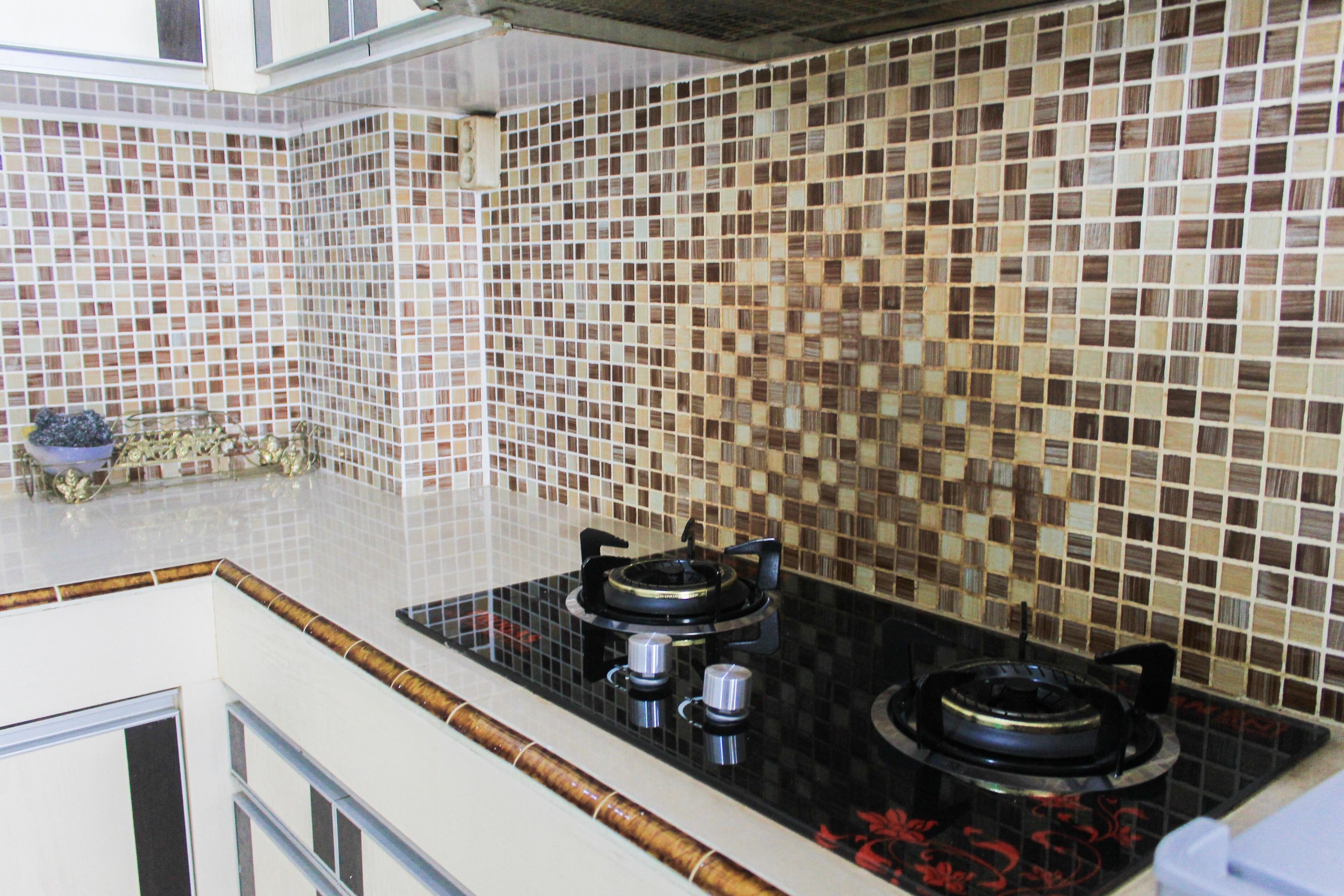 Quarto | Cozinha privada | Um frigorífico, uma placa de cozinha, utensílios de cozinha 