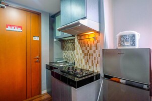 Quarto | Cozinha privada | Geladeira, cooktop, talheres/pratos/utensílios de cozinha