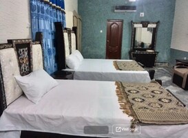 Quarto Triplo Deluxe | Ferro/tábua de engomar, Wi-fi grátis 