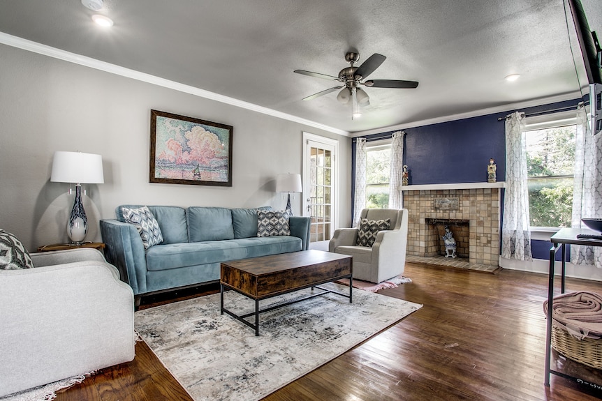 Modernly Renovated 2b Apartment With Impressionist Art Theme - Lincoln Heights - San Antonio