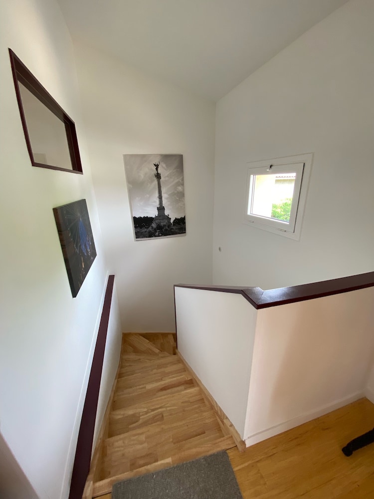 Confortable T2 De 50 M2 éQuipé, Avec Parking Privé - Le Bouscat