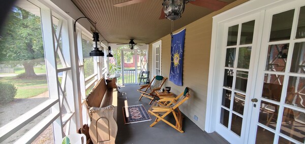 Yorktown - 3 Quaint Private Rooms And Bath For 1 Group\/party. - Yorktown, VA