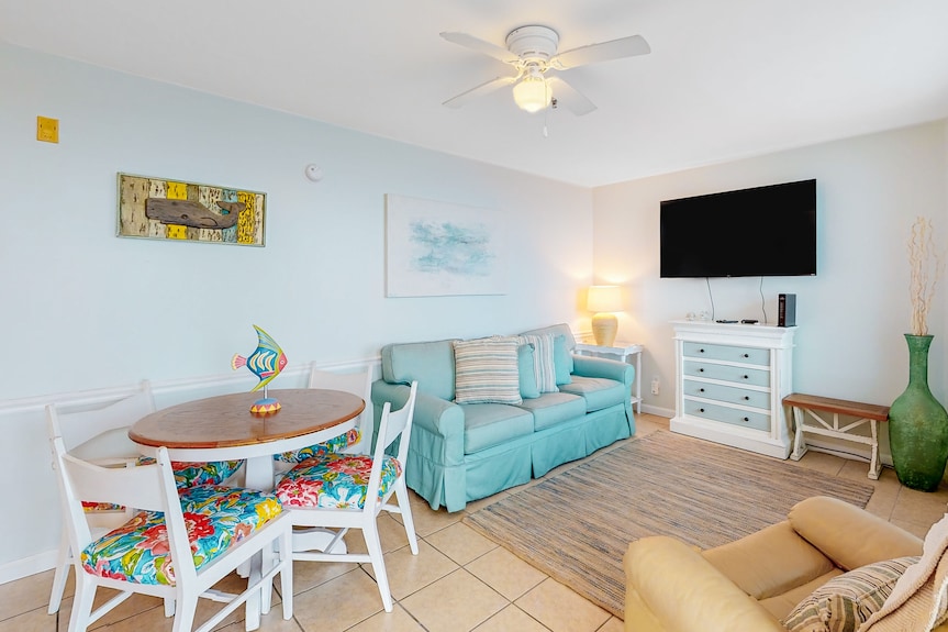 Beachfront Condo W/shared Pool, Fast Wifi, Private Washer & Dryer + Central Ac - Florida