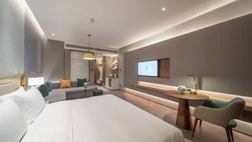 1 quarto, edredões de penas, cofre no quarto, secretária