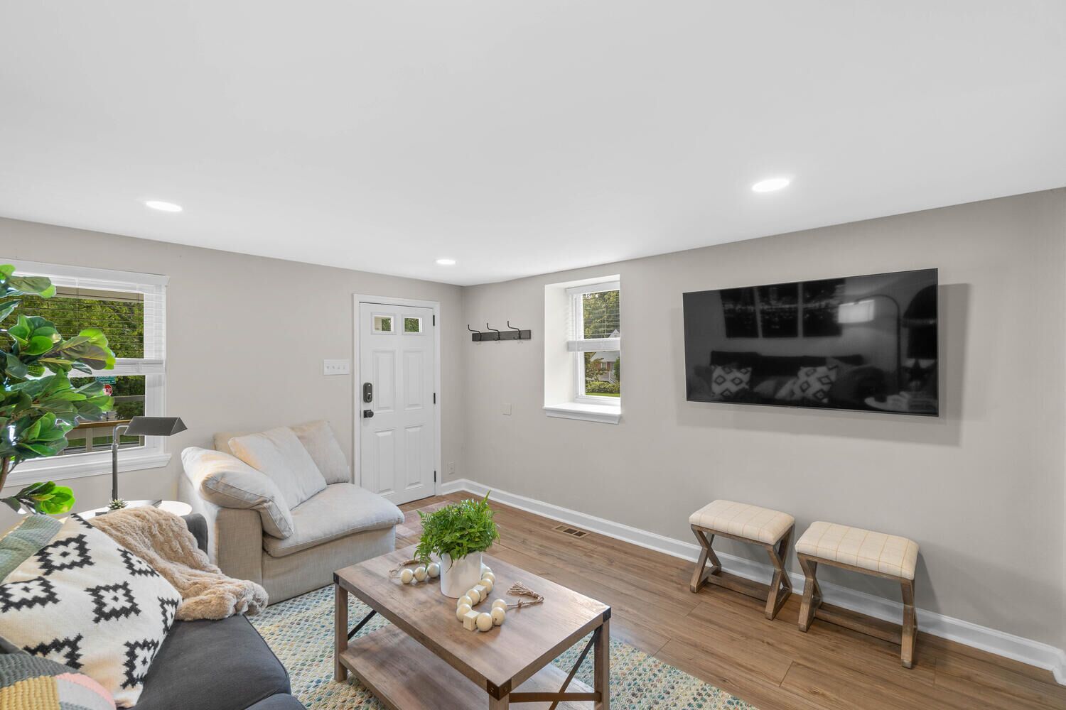 * Lovely Gem W/ Perfect Combo Of Flair & Class * - Essex, MD