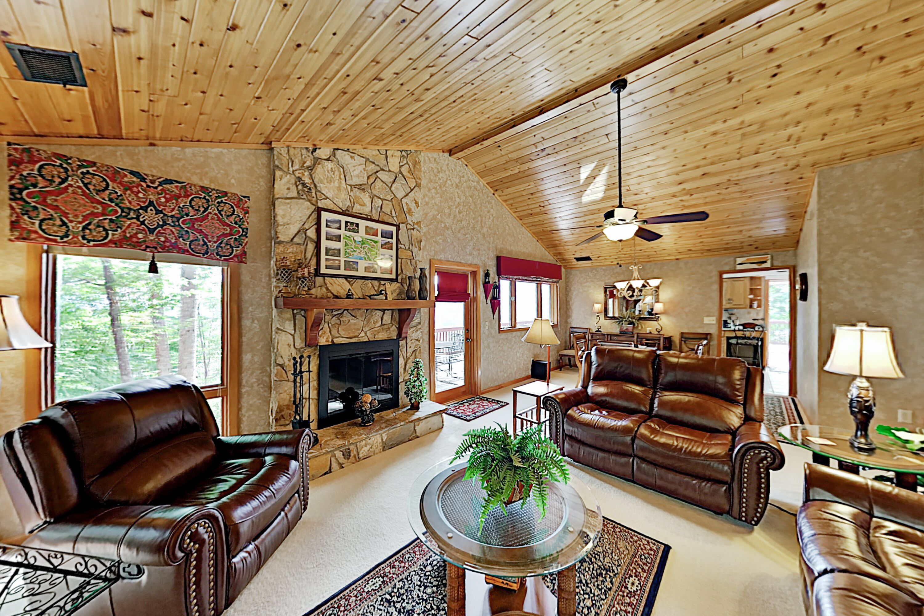 Sunset Retreat: Big Deck, Golf, Mountain, Lake Views! - Carolina del Norte