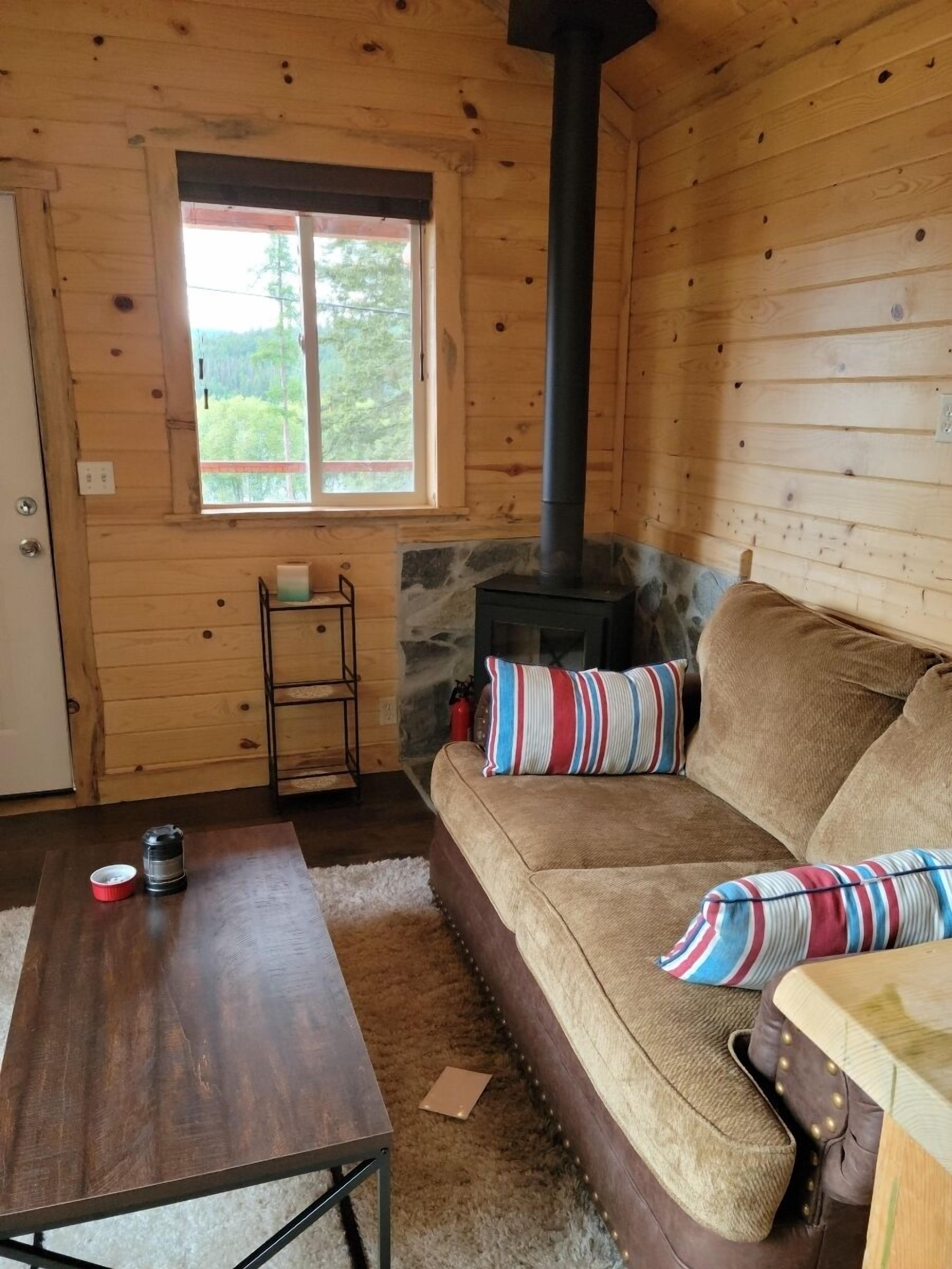 Overlook Cabin With Large Deck, Stunning Lake View - Montana