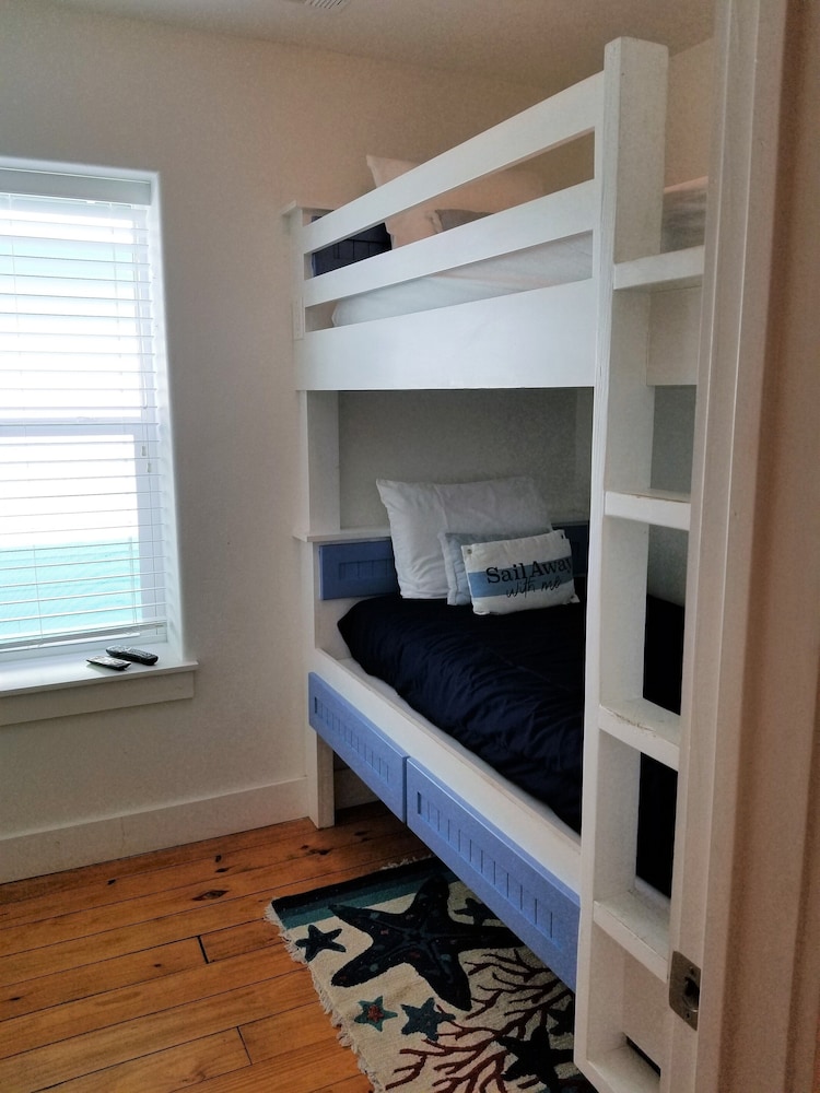 Harlie Bahama--3 Br/2 Ba, Near The Beach, Community Pool, Dog Friendly - Port Aransas, TX