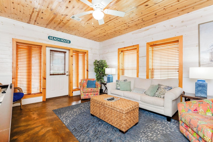 Harlie Bahama--3 Br/2 Ba, Near The Beach, Community Pool, Dog Friendly - Port Aransas, TX