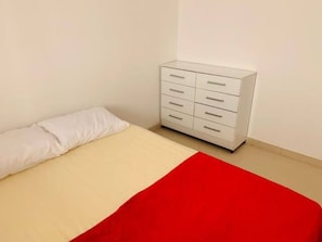 APARTAMENTO 07 - 02 DORMITÓRIOS | Com decoração personalizada, Wi-fi grátis, roupa de cama fornecida 