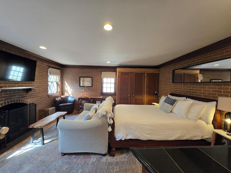 Washington Family Property, Upper Carriage House In Old Town On 107 S Lee Street - Alexandria, VA