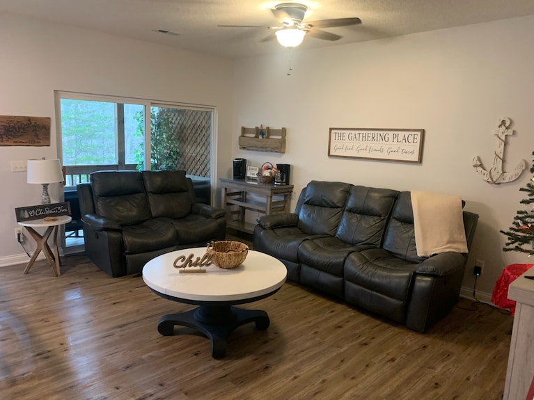 Lakeside Hideaway I - Newly Renovated Lakefront With Hot Tub / Walk To Boat Ramp - Kentucky