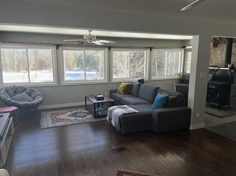 Gorgeous 4 Season Cottage On 15 Acres! - Bobcaygeon