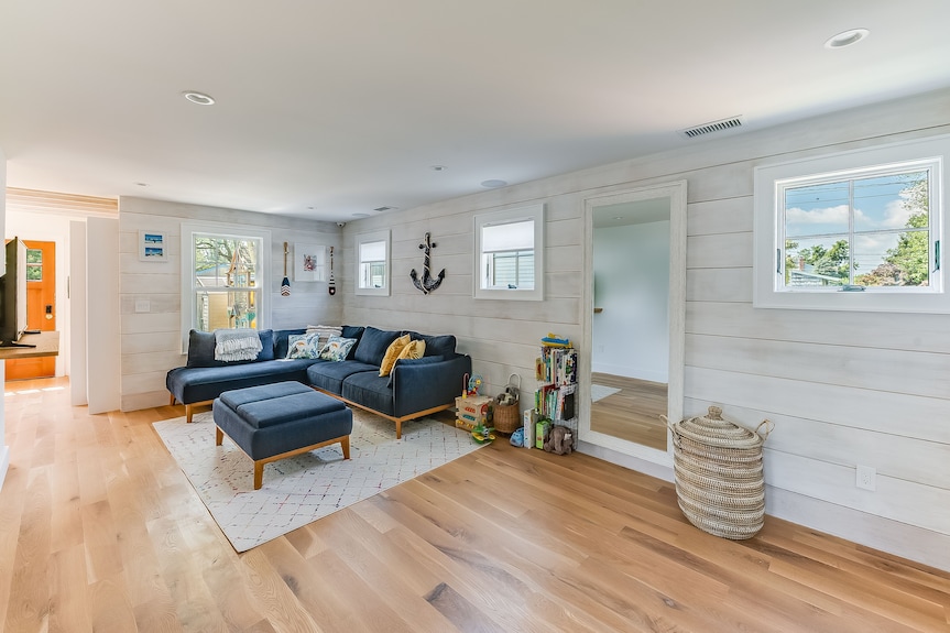 Hamptons Style Cottage - Holbrook