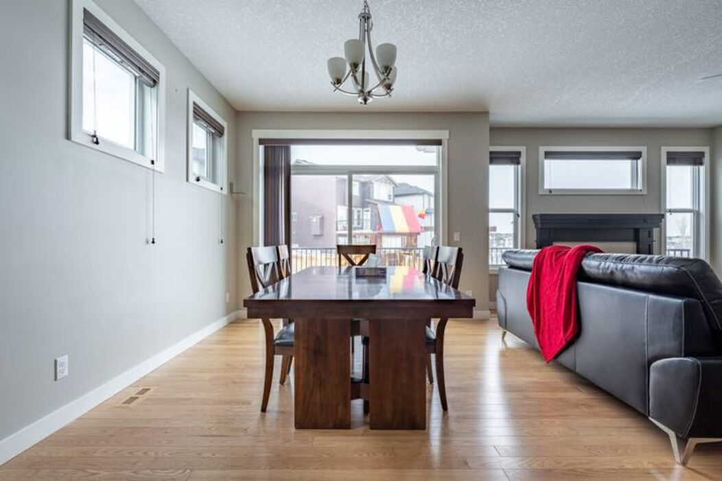 House On A Hill: 3bdrm With Private Playground & New Appliances - Alberta