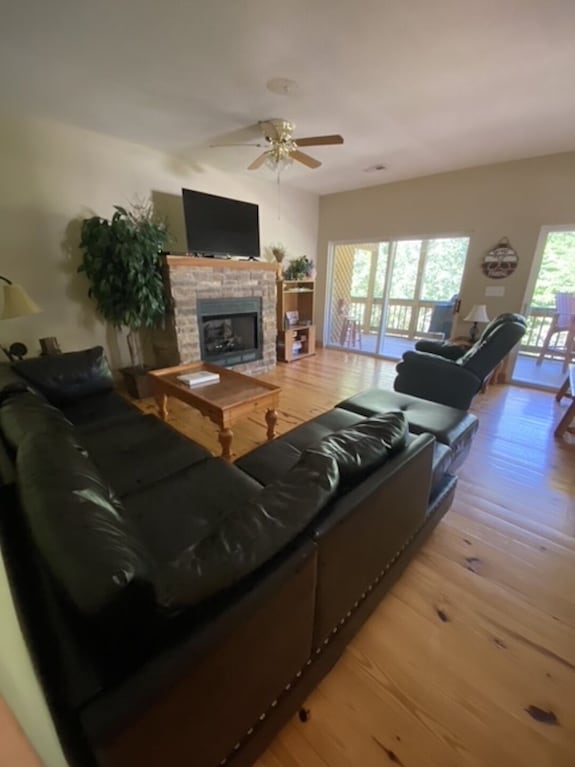 Lakeside Hideaway Ii - Lakefront With Hot Tub / Walk To Boat Ramp - Kentucky