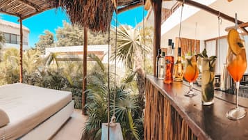 Bar à beira da piscina