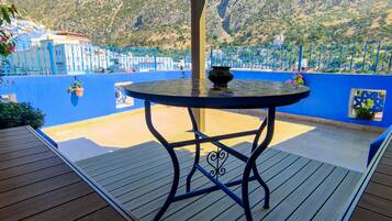 Junior Suite with balcony | Roupas de cama premium, edredons de pluma, escrivaninha, berços grátis