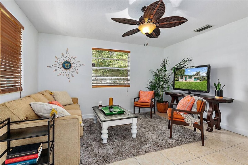 The Funky Cactus House | Team Joseph Ellen - 잭슨빌