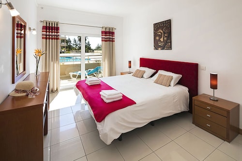 Quinta Da Barracuda Poolside 1-bed Beachfront Apt - アルブフェイラ