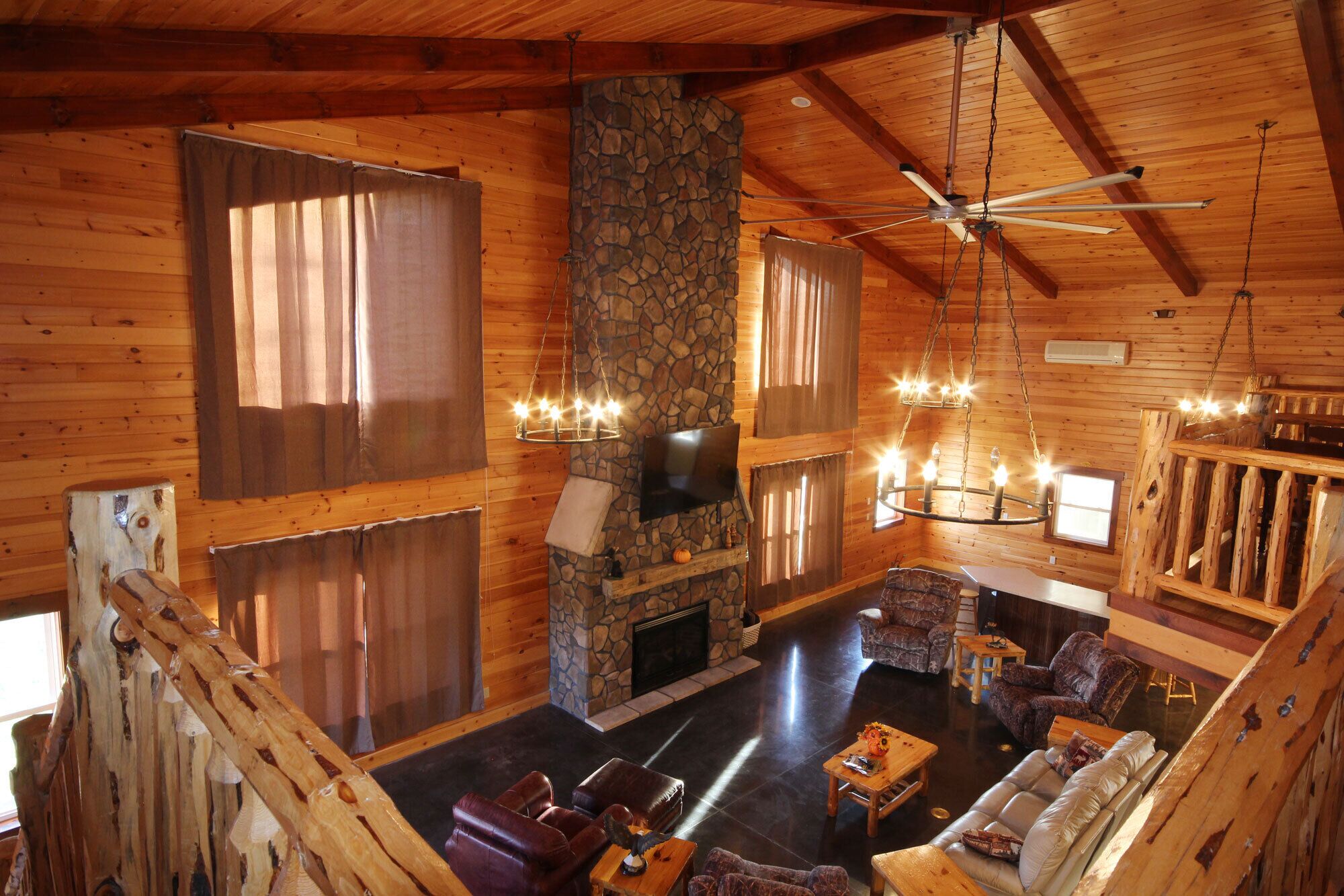 Wow! A Bathroom In Every Bedroom. Trophy Hollow Lodge -Mohican's Nature Resort - Mohican Township