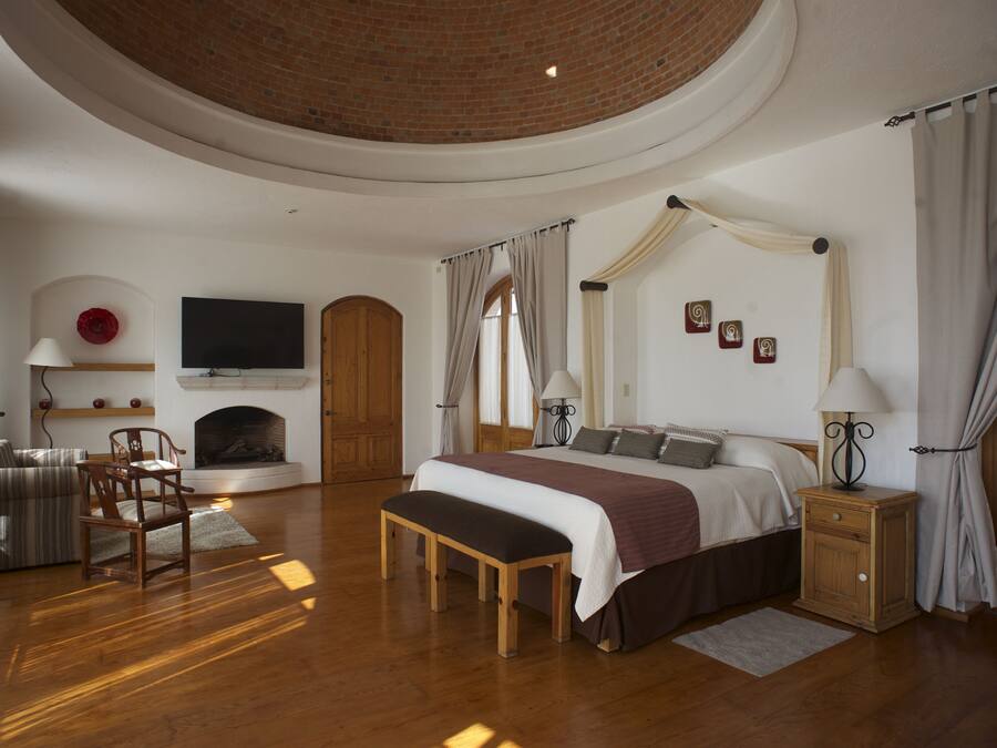 Suite-Estúdio Nobre, vista para a piscina | Ferro/tábua de engomar, Wi-fi grátis, roupa de cama fornecida