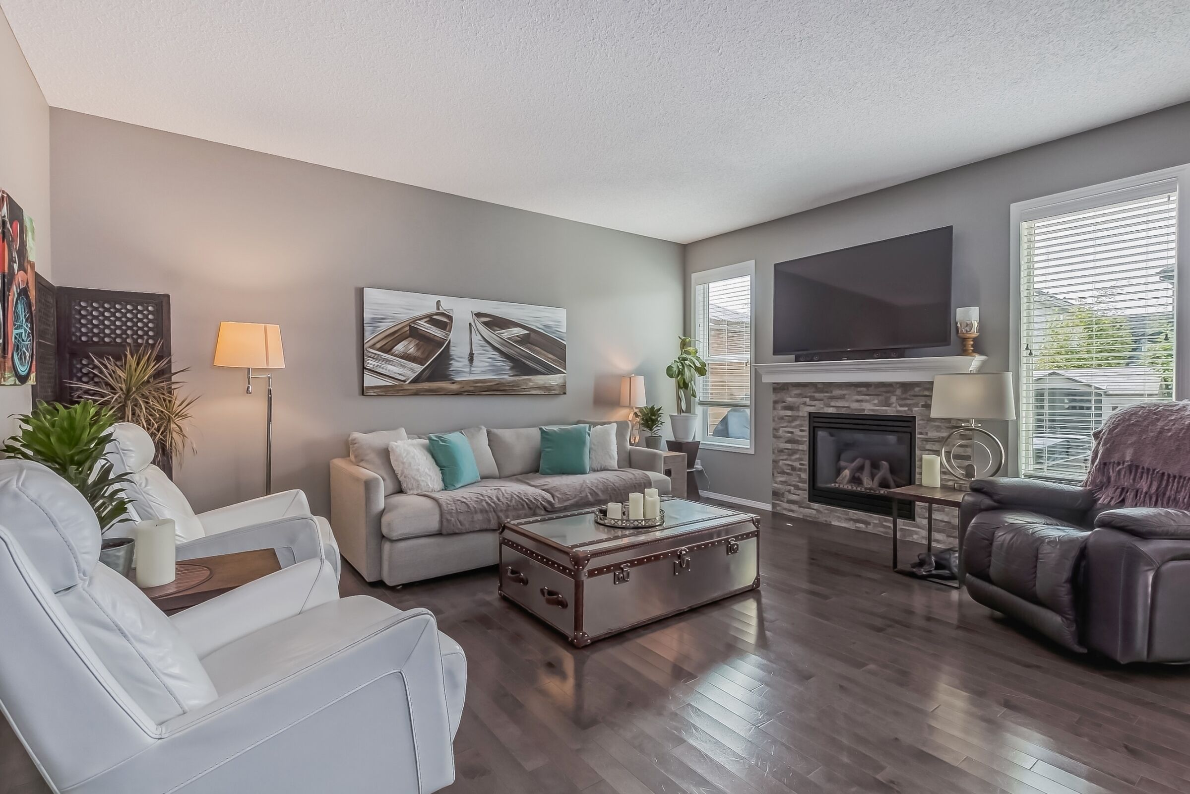 Spacious Family Getaway For 10 With Hot Tub, Lake, Gazebo, King Master - Calgary