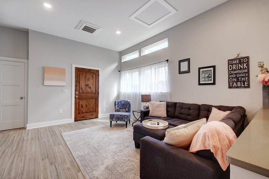 Brand New Adorable Arboretum Bungalow - Far West Boulevard – Austin