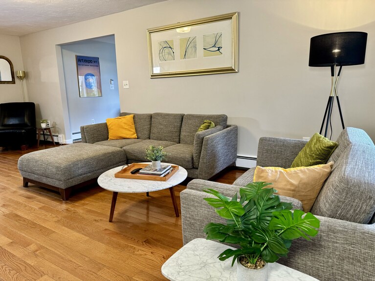 Norwood Luxe Suite- Pet Friendly & Commuter Friendly - Massachusetts