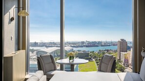 Roupa de alta qualidade, minibar, cofre no quarto, secretária 