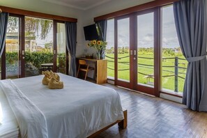 Cofres nos quartos, escrivaninha, Wi-Fi de cortesia
