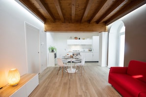 Apartamento Design | Sala de estar | Televisor de ecrã plano de 50 polegadas com canais digitais, televisor 