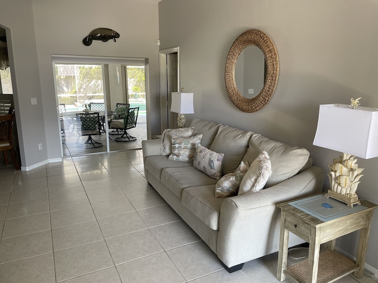 Coastal Charmer In The Sebastian Highlands - Sebastian, FL