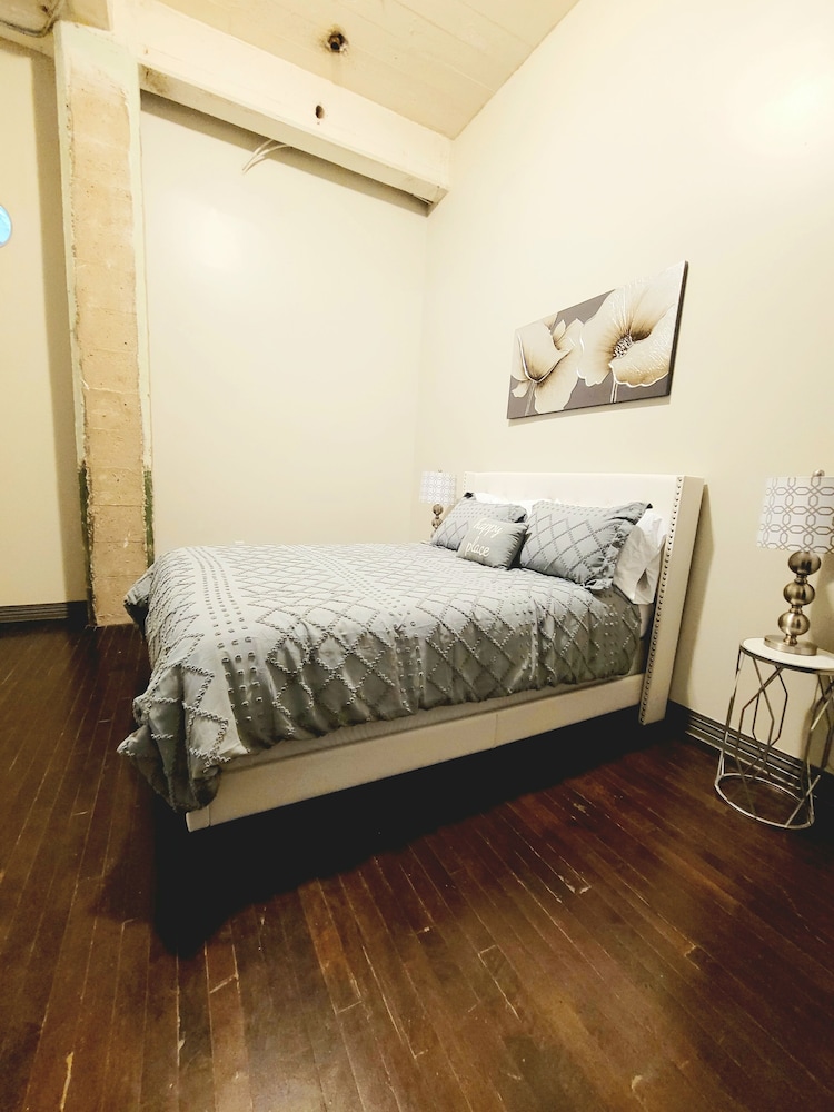 Rustic Realm/2br2bath/kaybaileycenter/pool/gym - Dallas, TX