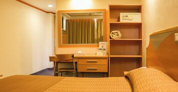 Quarto standard | Roupas de cama antialérgicas, cofres nos quartos, escrivaninha
