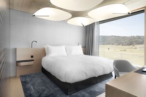 Quarto Duplo de Luxo, 1 cama king-size | Roupa de alta qualidade, minibar, cofre no quarto, secretária 