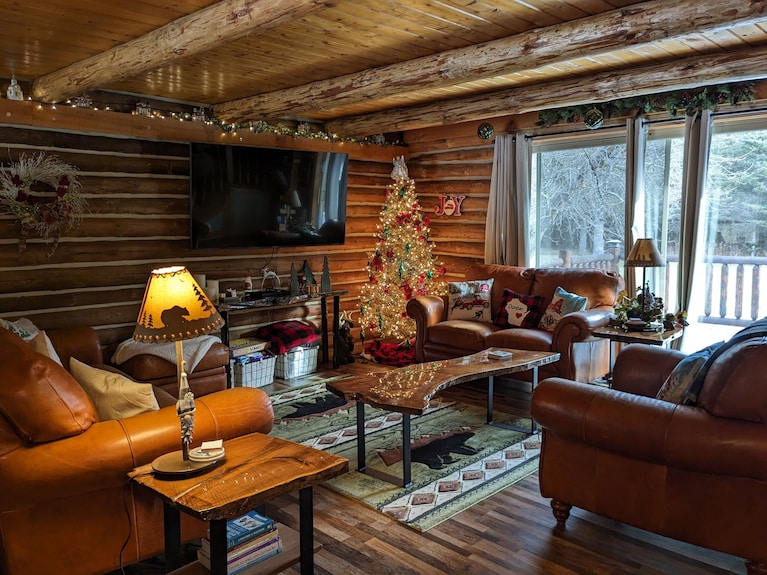 Private 3 Br 1.5 Ba Log Cabin On 34 Acres, Driveway Is 150' From Atv Trail - Wisconsin