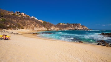 Uma praia privada, toalhas de praia, massagens na praia, snorkel