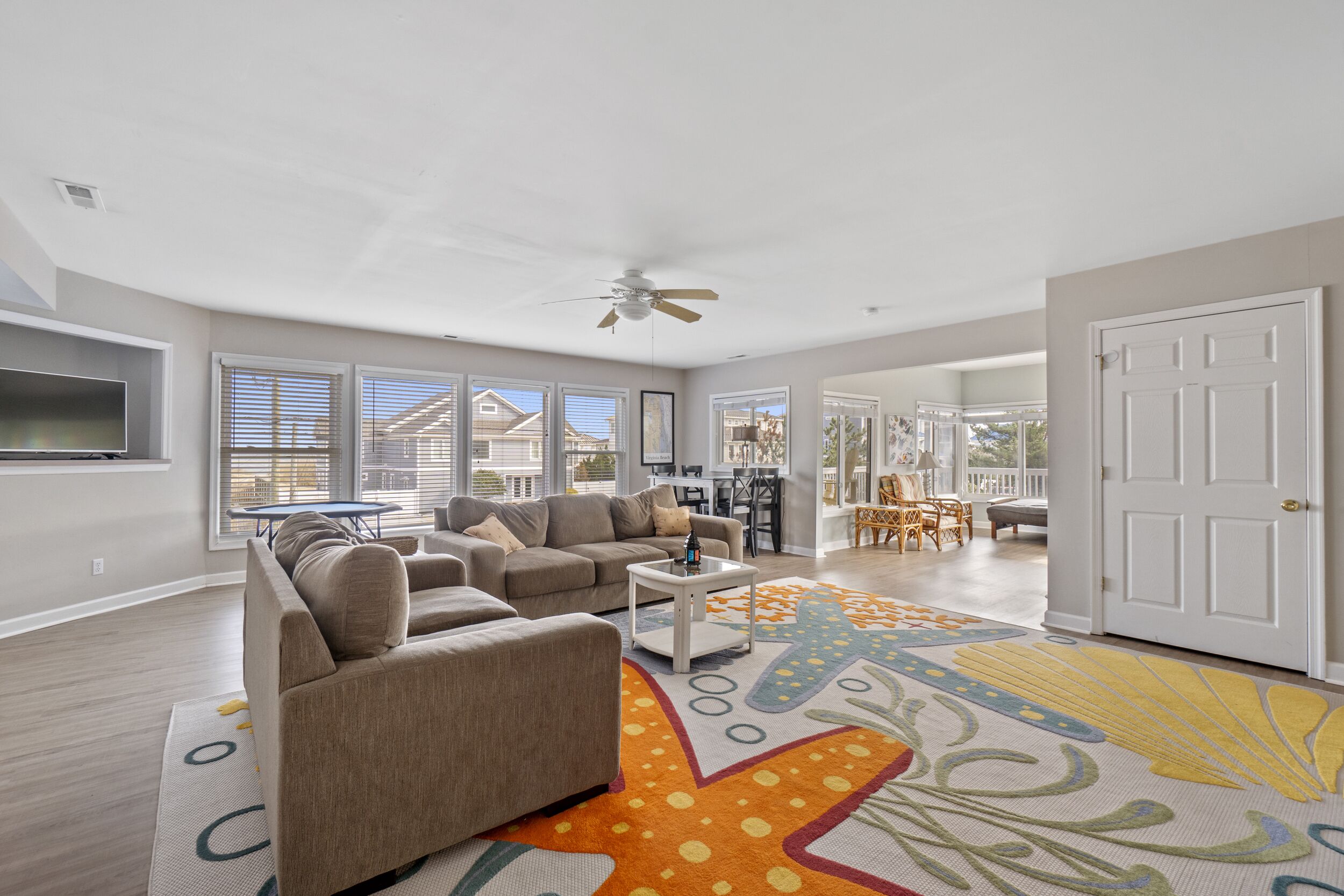 Beautiful Views From The Semi-oceanfront! Steps From Beach - Virginia Beach, VA