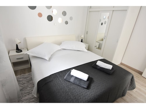 Sunny Ana's Garden One Bedroom Apartment A2 - Makarska