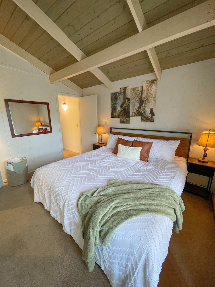 Spacious 3br/3ba Cabin Only 0.5 Miles From Slopes! - Banner Elk, NC